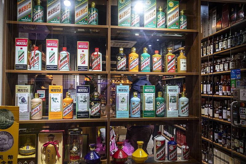 Baijiu brands raise a glass to Hong Kong after tax cut-Jiemian Global